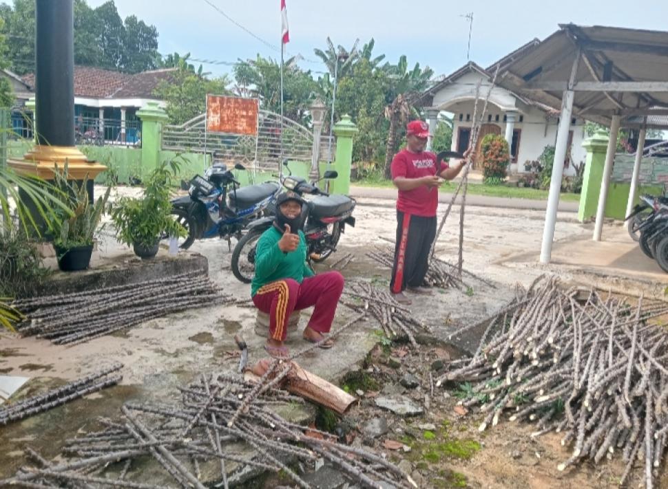 Keterbatasan Dana Tak Halangi Kreativitas, Pegawai KUA Way Bungur ...